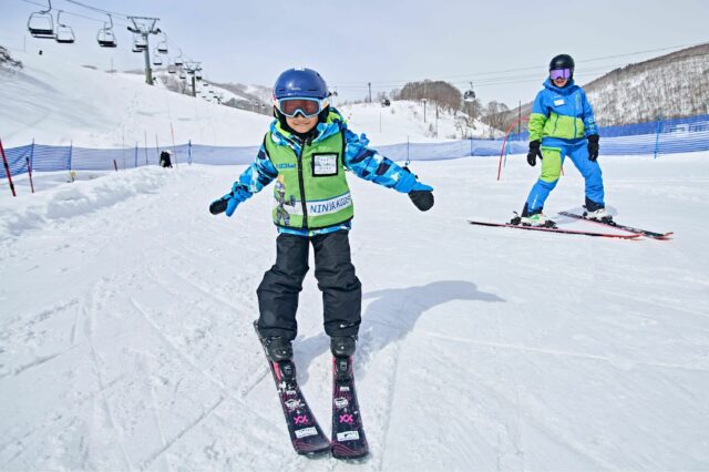 Group Ski & Snowboard Lessons | Skye Niseko